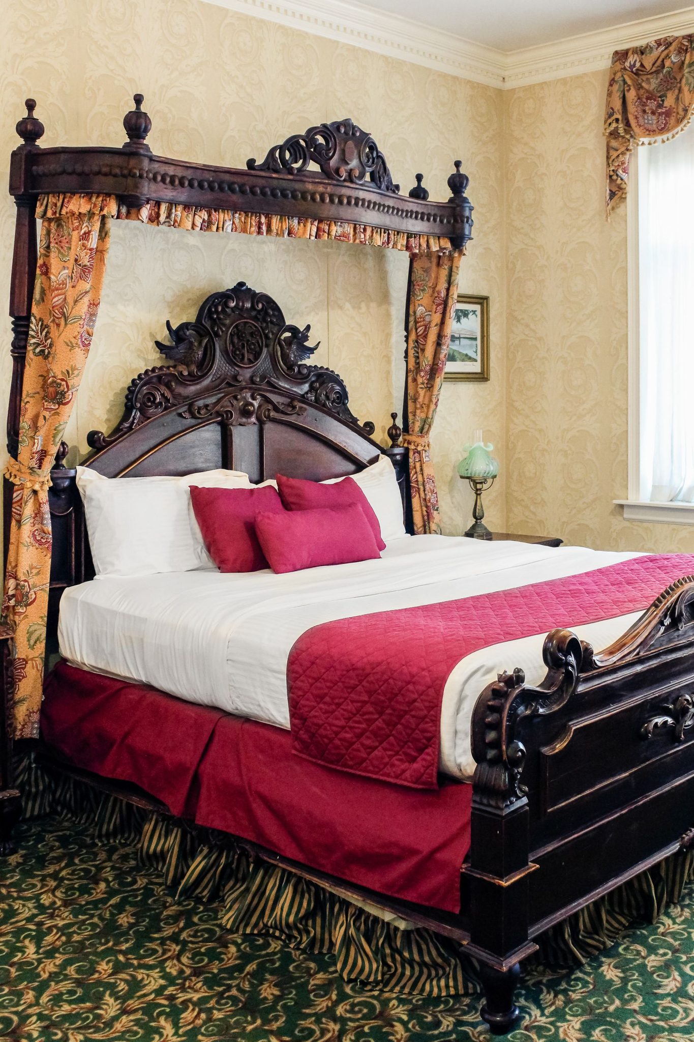 Deluxe King with Balcony - The Lafayette Hotel